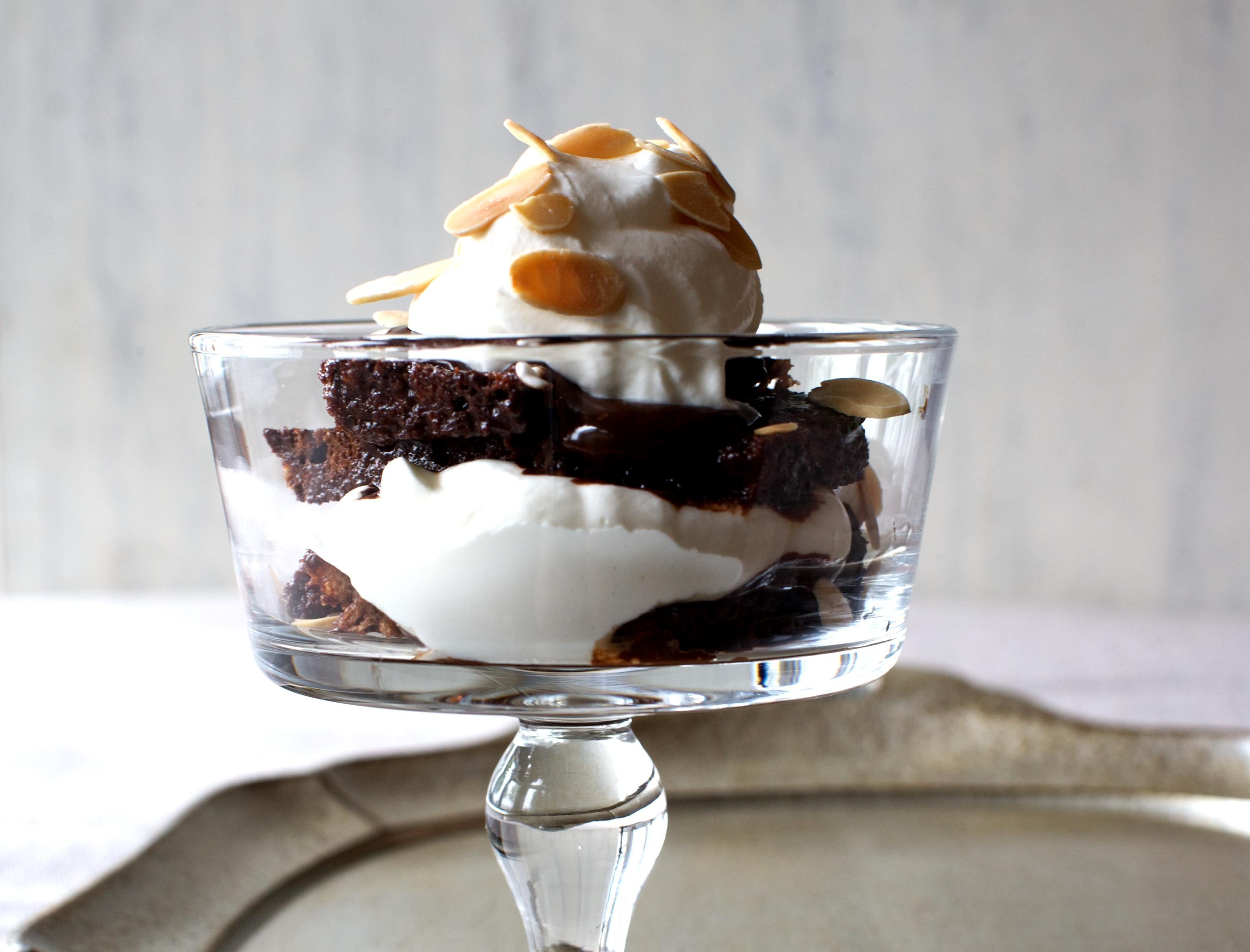CHOCOLATE HAZELNUT BREAD PARFAIT - Lidia