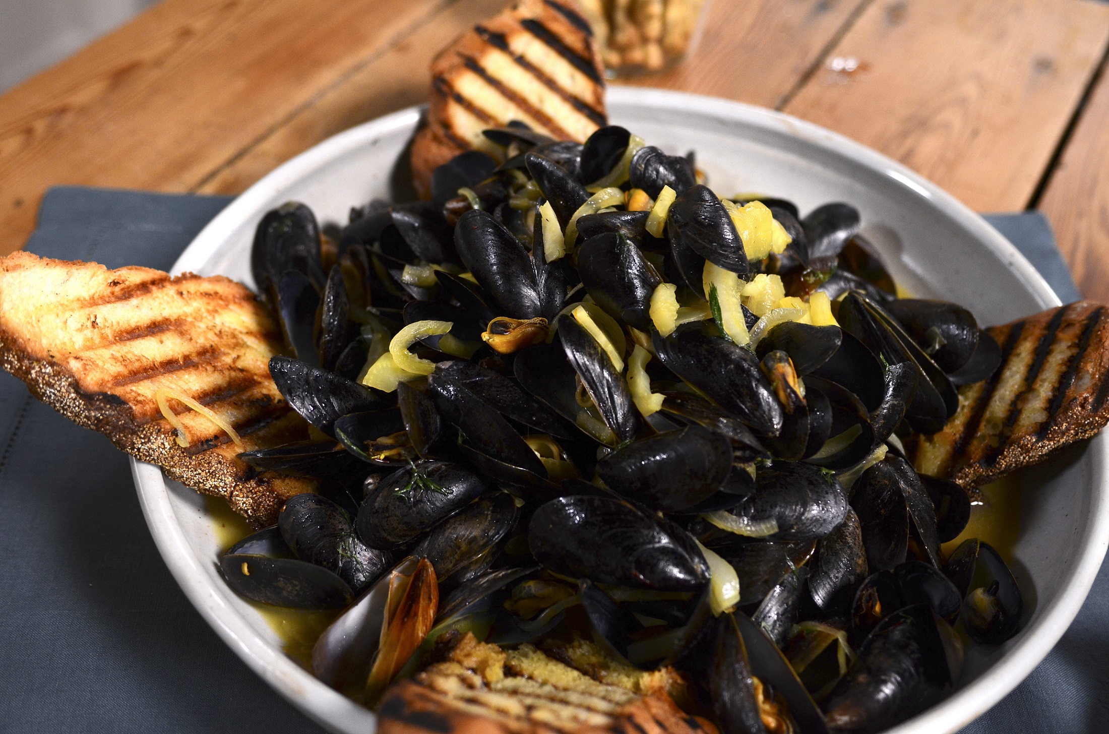 MUSSELS WITH FENNEL AND SAFFRON - Lidia