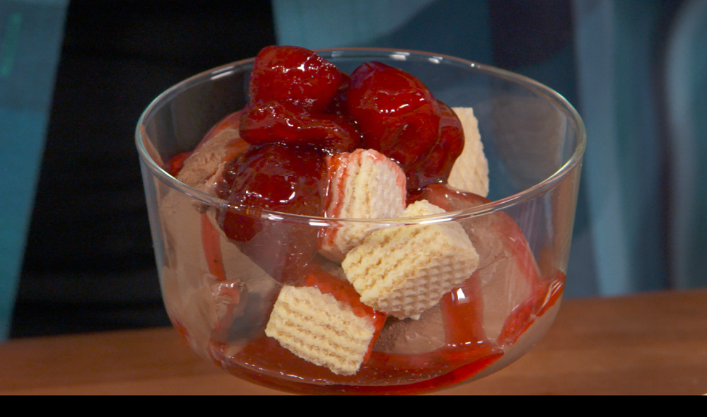 ICE CREAM SUNDAE WITH ITALIAN WAFERS - Lidia